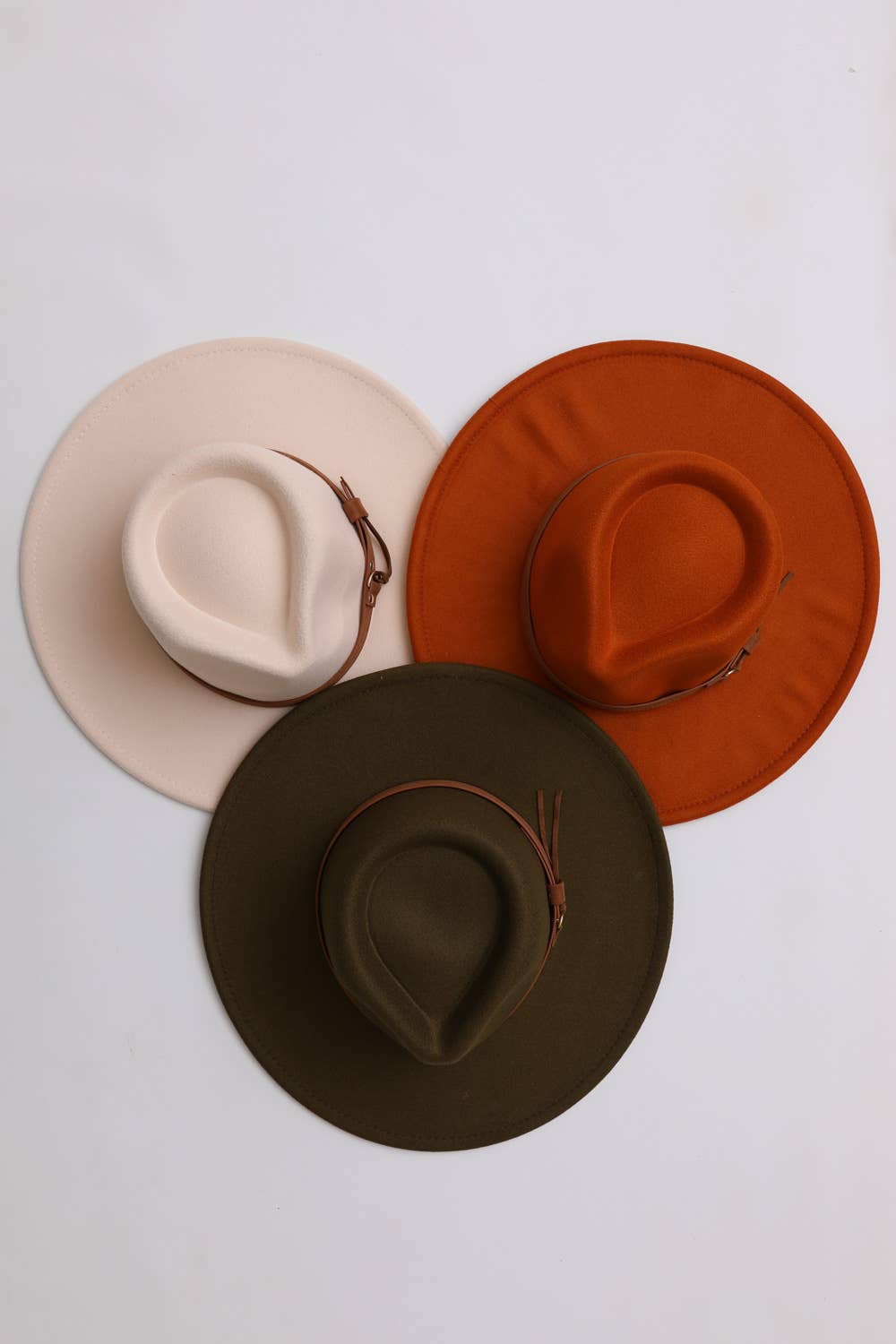 Stylish Flat Brim Buckle Hat – Your Go-To Sun Hat 🕶️ – Swoon